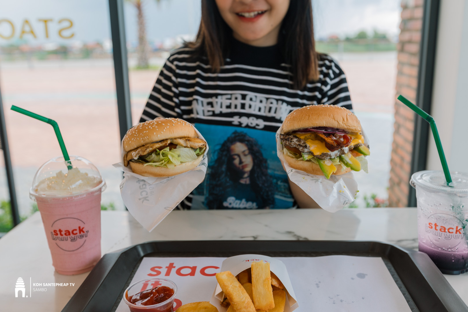 ចង់ភ្លក្សរសជាតិ Burger បែបអាមេរិចកាំង អាចមករកបាននៅ ហាង Stack Burger ...