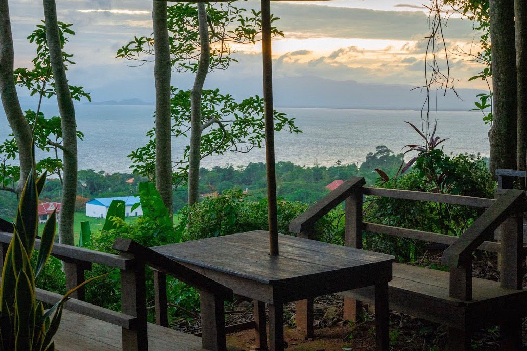 ស្មានតែនៅណា! ស្គាល់ទីតាំងកាហ្វេលើភ្នំ ១ កែវ ៥០០០ រៀល គេនិយមទៅហើយ ...